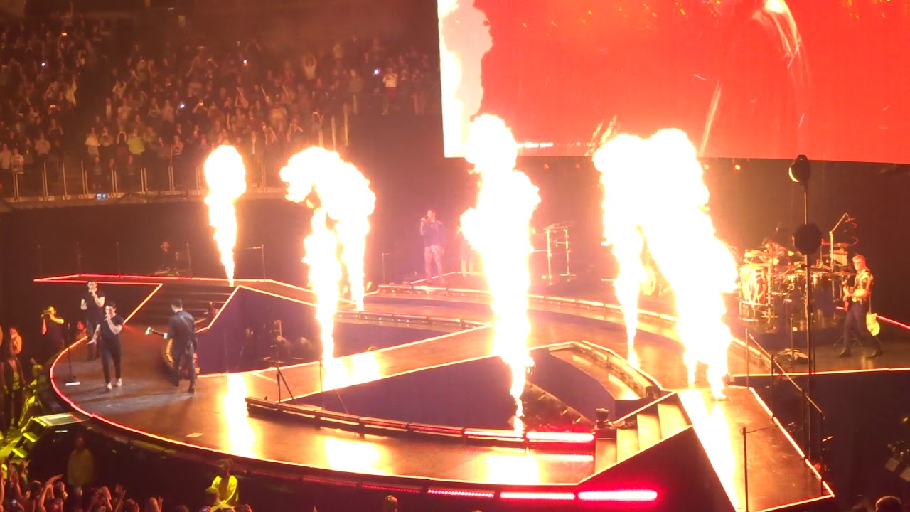 Jonas Brothers - Burnin up live @ the o2 Arena London 2.2.20 - YouTube