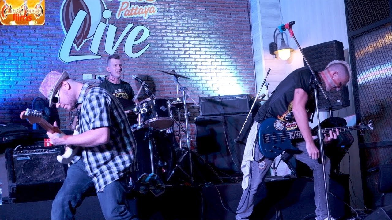 Goober Gun Hooters Pattaya Burapa Bike Week 2020 - YouTube