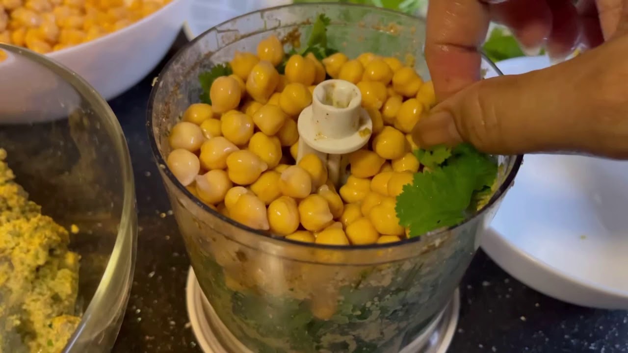 Falafel & Hummus in A Blender Recipe by Mama’s Kitchen - YouTube