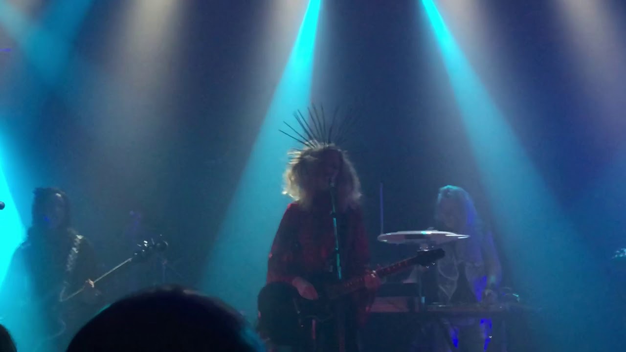 Das Fluff ‘Rise’ - YouTube