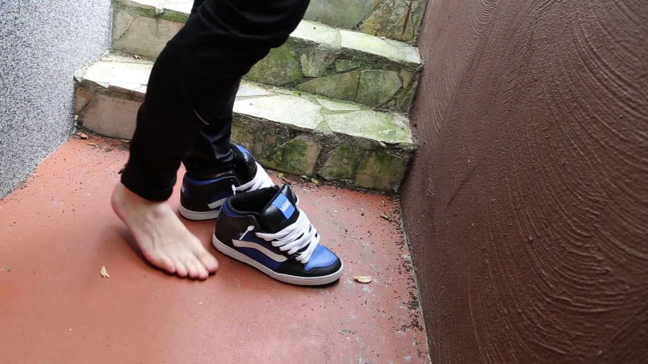 Vans shoeplay with sweaty feet - YouTube