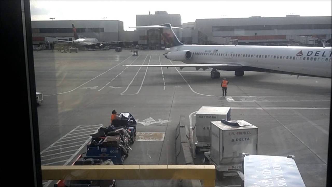 Delta Airlines KATL Ground Ops - YouTube