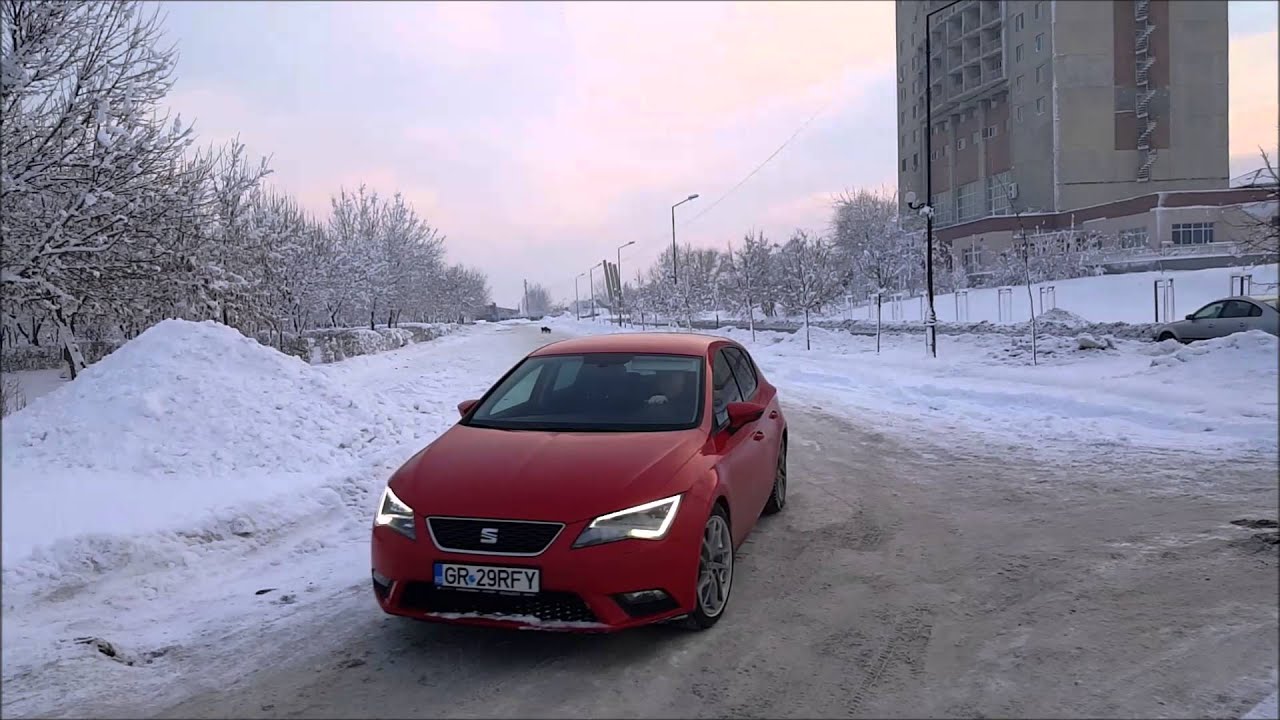 Seat Leon drifting on snow - YouTube