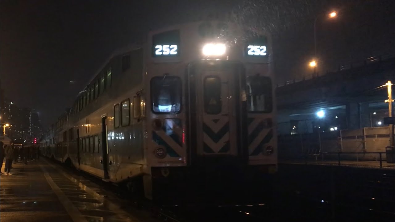 OLD CAB!! 252 pulling into exhibition station in Toronto!! - YouTube