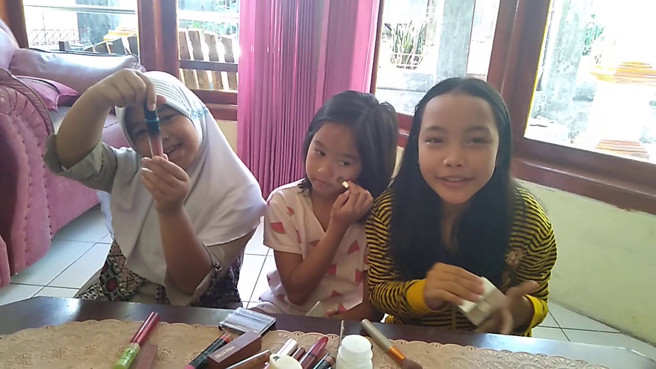Makeup bocil rusuh rame (,,,,,,,,) - YouTube