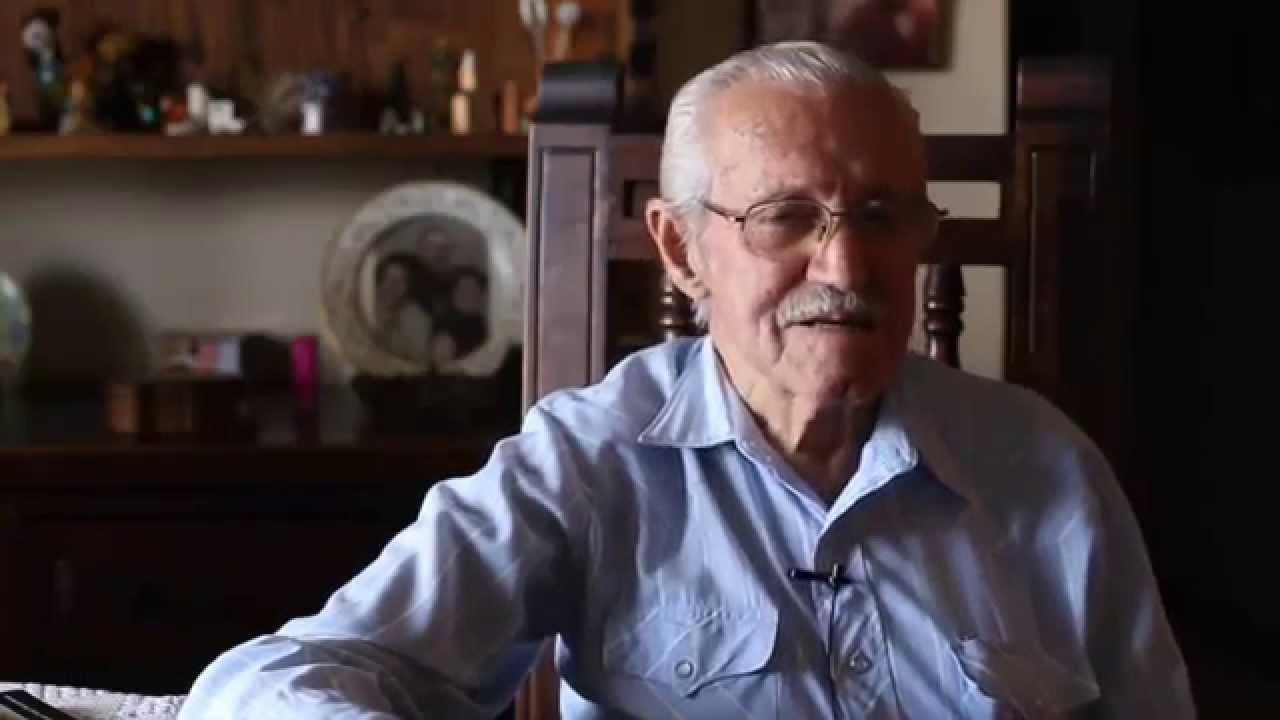 Colombian cycling photographer Horacio Gil Ochoa (subtitled) - YouTube