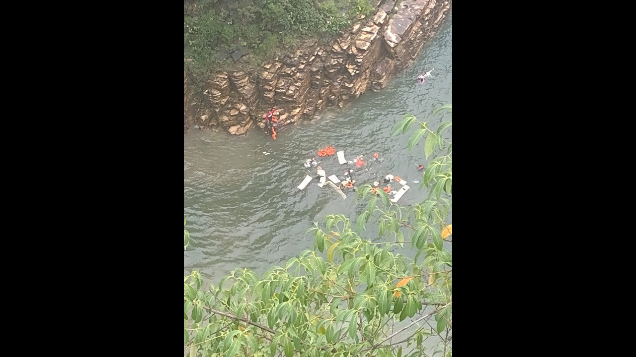 Brazil cliff falls off a mountain...Sad for the people in the boats ...