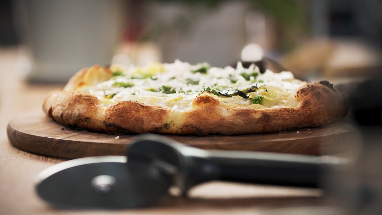 Recept na pizzu s brambory - YouTube