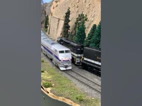 Amtrak & Southern Meets #modeltrains #texas #funrun #fun #hoscale #dcc #AMTE #southern #amtrak ...