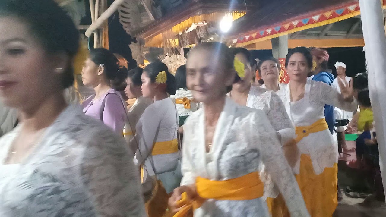 Rejang Renteng Desa Sinabun(2) - YouTube