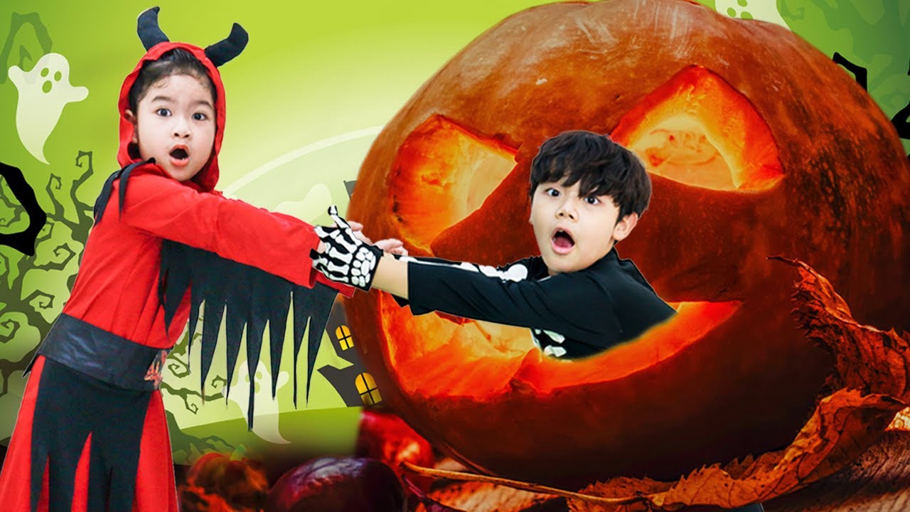 Sammy and Sarah Pretend Play Halloween Mystery Adventure for Kids ...