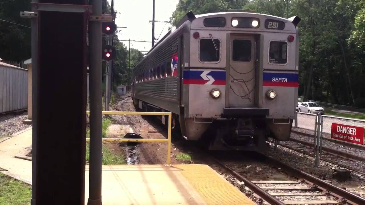 SEPTA Train to Center City Arrives at Elwyn - YouTube