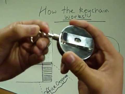 HOW TO USE RETRACTABLE KEY HOLDER METAL WITH KEYRING AND CHAIN - YouTube