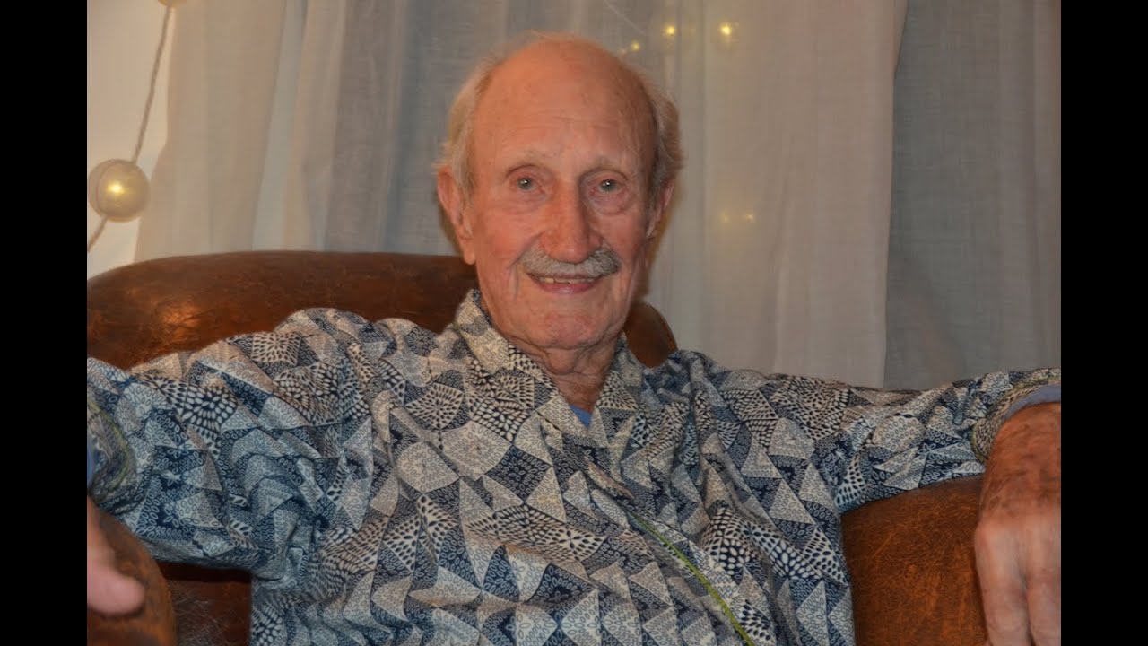 Recollections of a WWII bomber pilot - YouTube