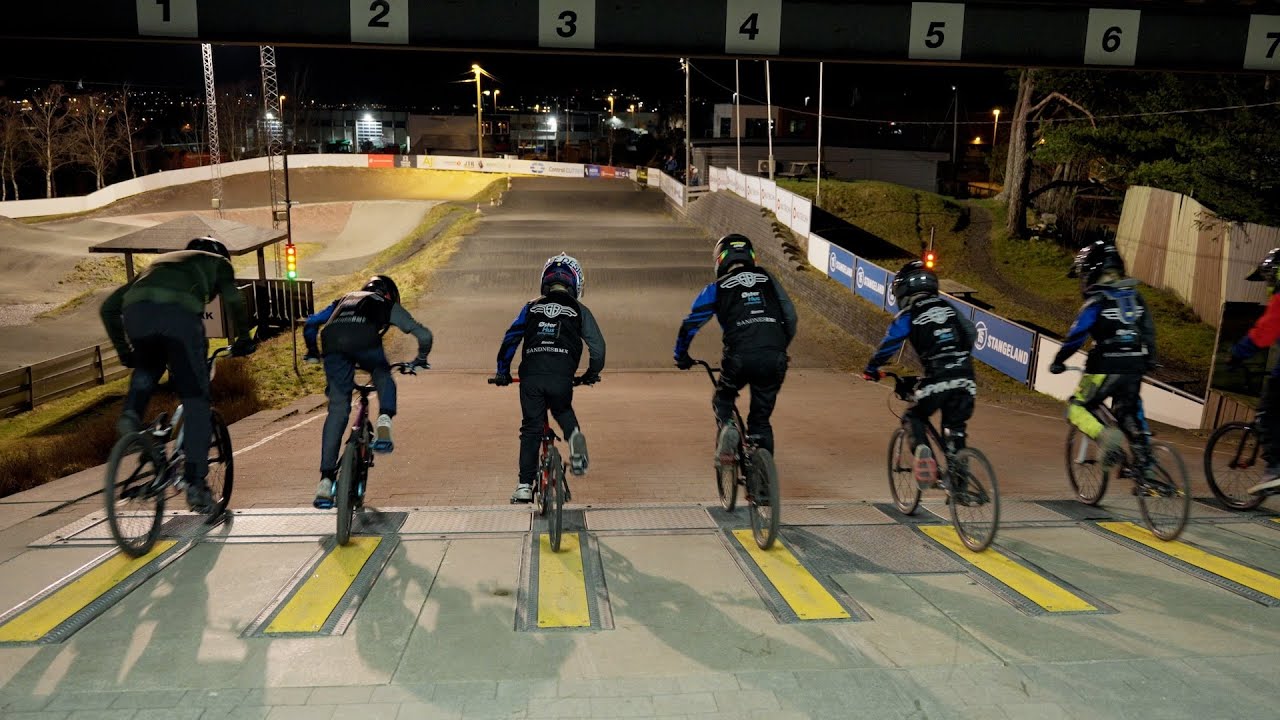 Gult og fint i stedet for brunt og stygt på Sandnes BMX! - YouTube