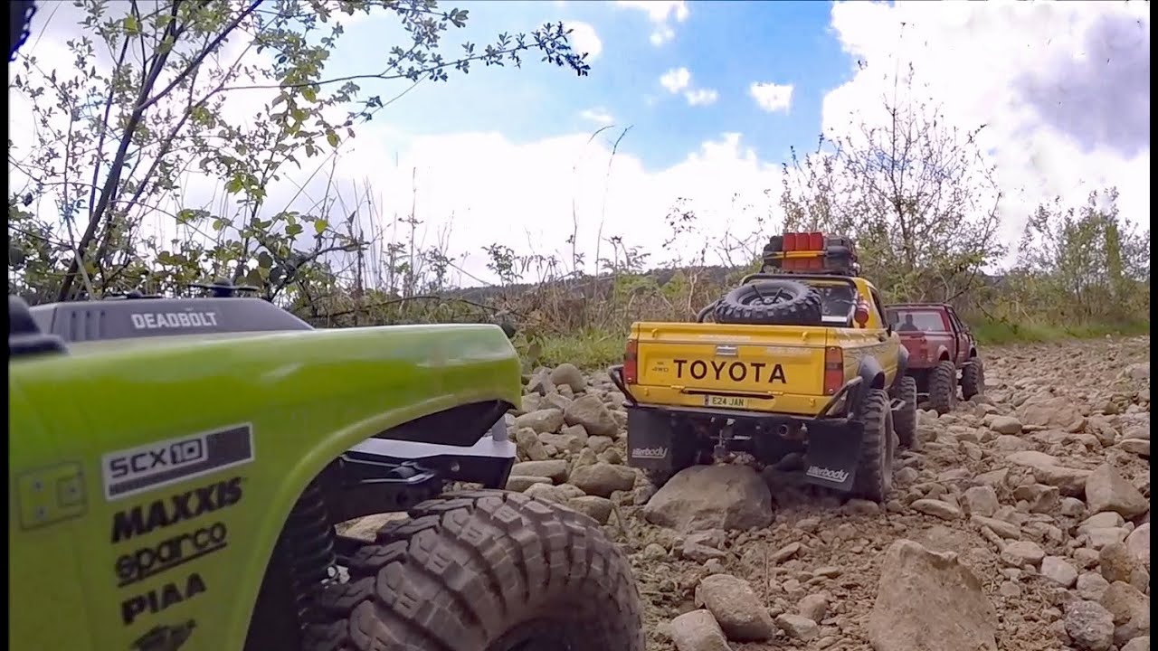 ***RC4WD TF2 V'S AXIAL SCX10 HILUX CLASS 1 SHOOTOUT*** - YouTube