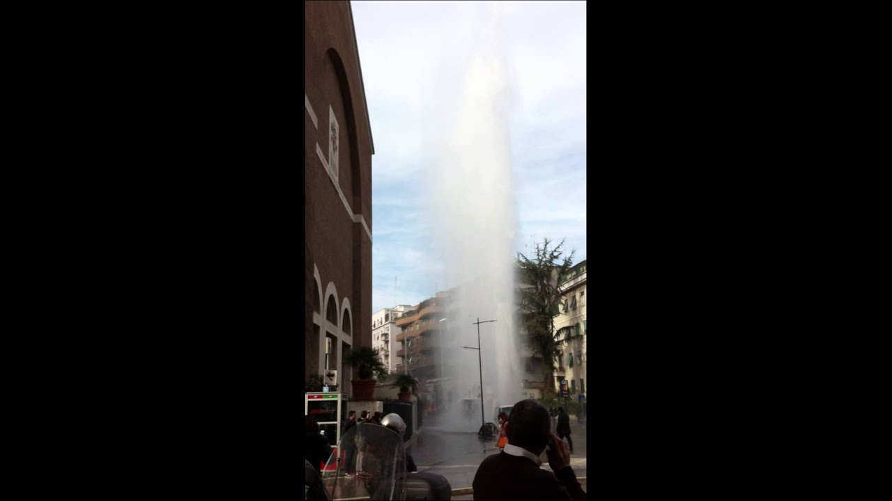 WATER GEYSER IN ROME!!! - YouTube