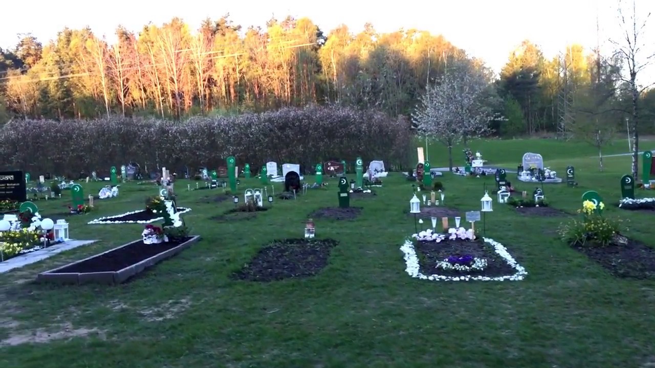Muslimsk begravningsplats - YouTube