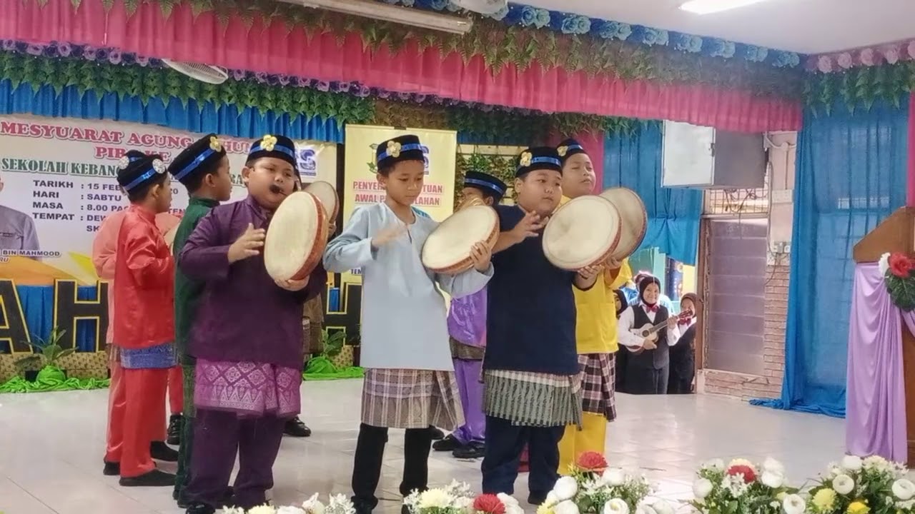 Kompang dipalu part 2 SKKRU - YouTube