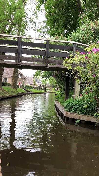 Giethoorn - the little dutch Venice Town - Holland by Boat - meerseen.tv - YouTube