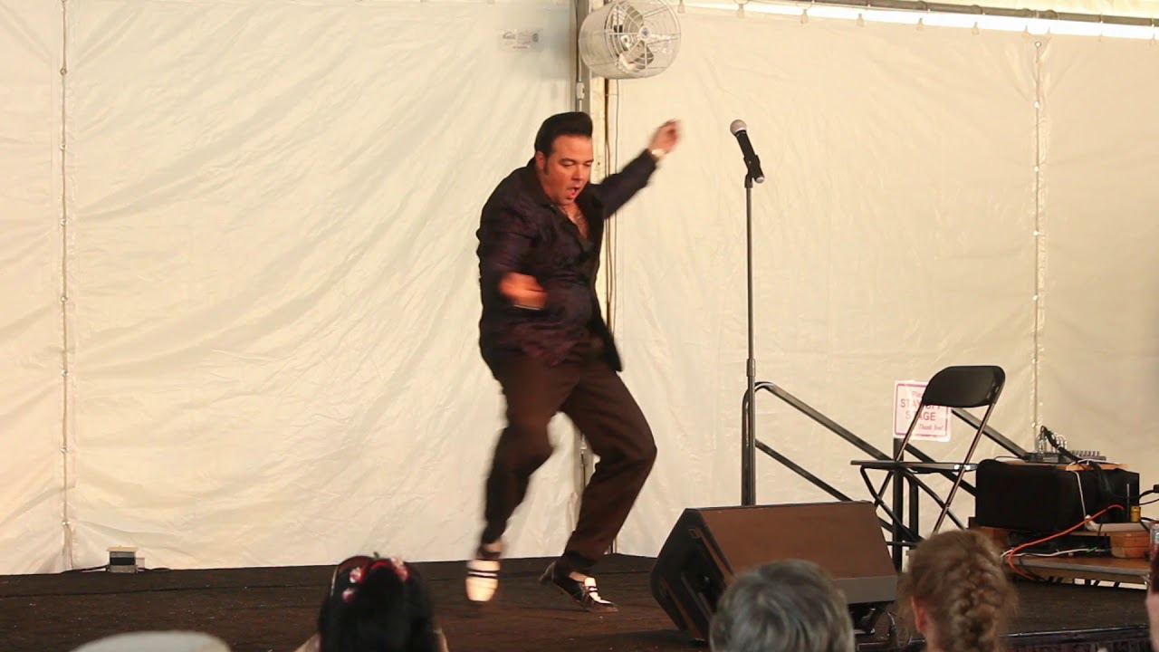 Brian Lee Dunning sings 'Blue Suede Shoes' Elvis Week 2017 - YouTube