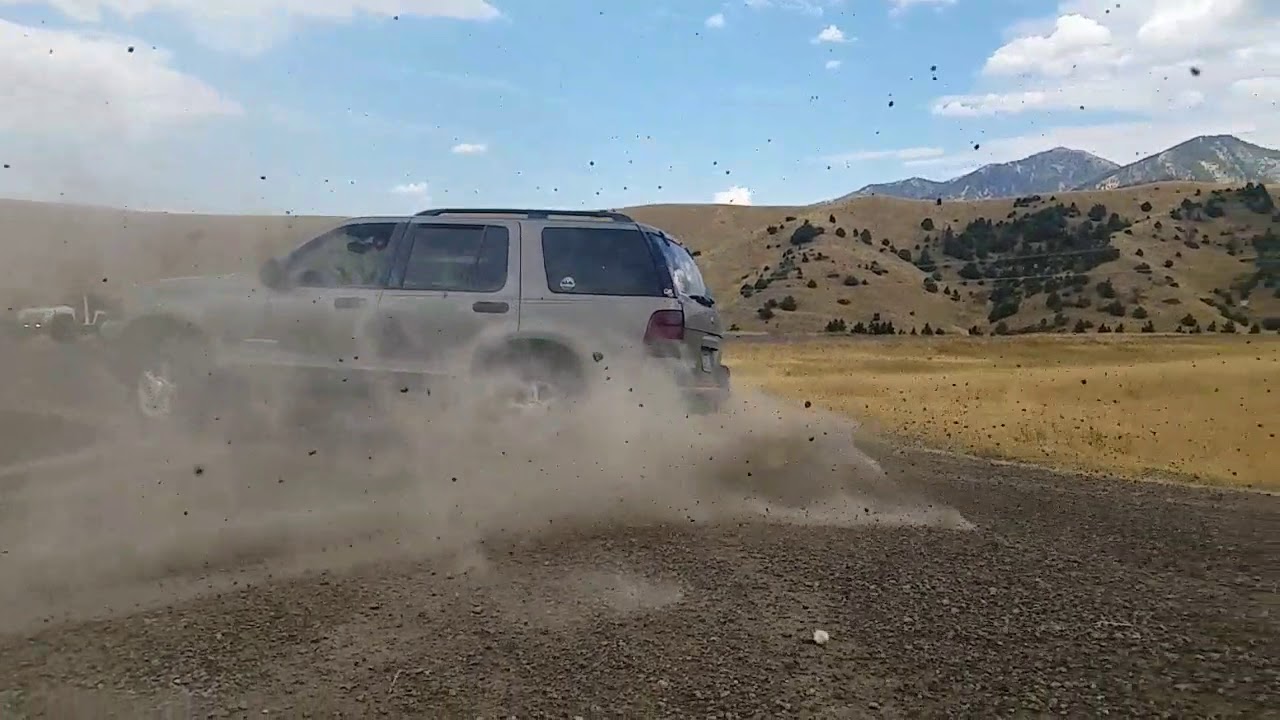 (Must see) amazing 04 ford explorer doing drift/donuts - YouTube