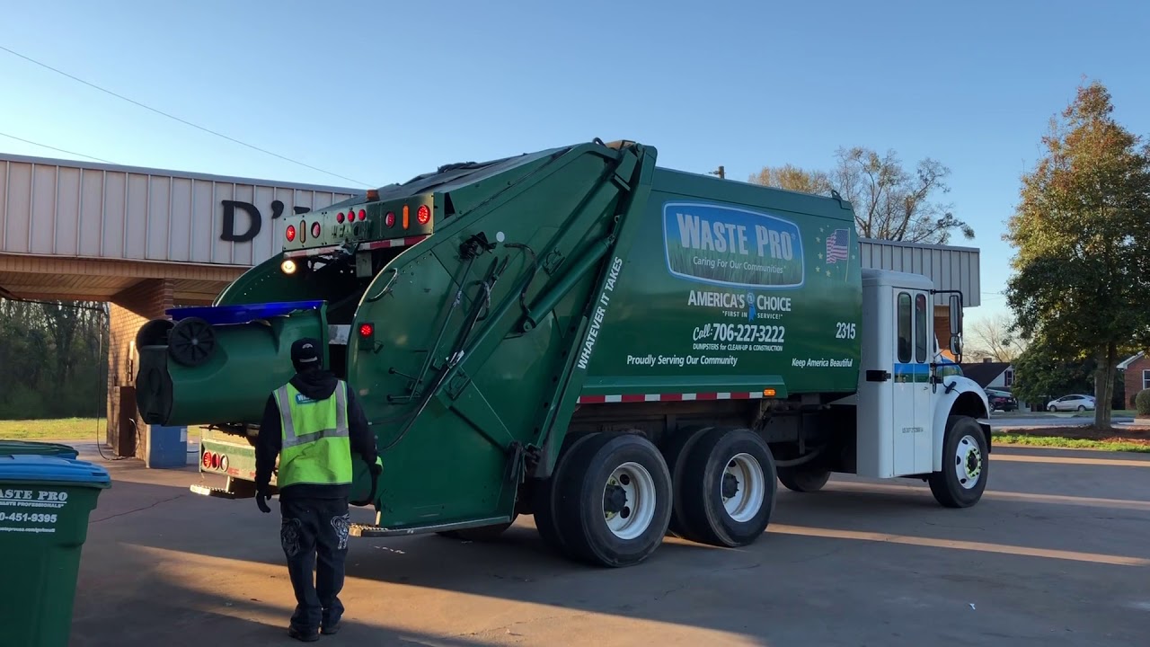 Waste Pro Leach 2RIII Rear Loader Garbage Truck In A Small Town - YouTube
