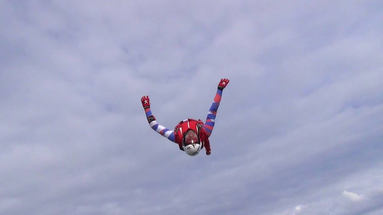 Freestyle Skydiving France1 Rnd 4 - YouTube