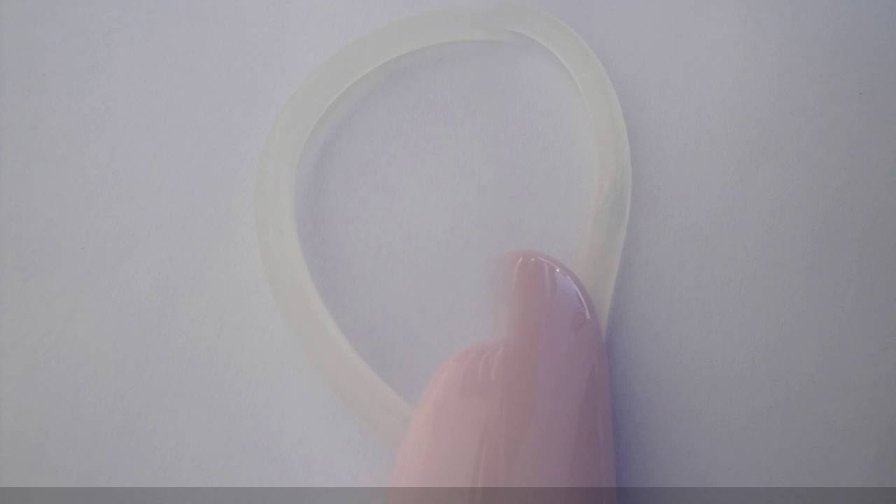 Colocar o anel vaginal com o aplicador - YouTube