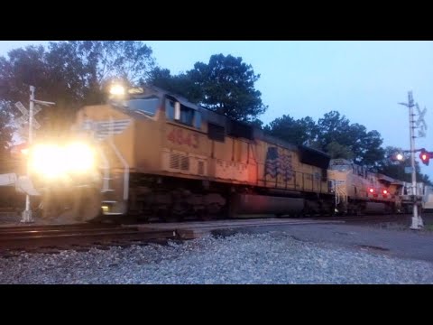 UP #4843 leads an EB UP Manifest into Elton, Louisiana very slowly!!!! - YouTube