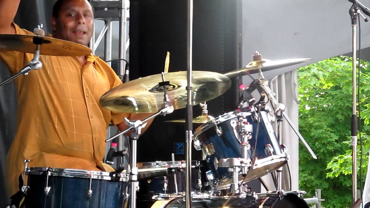 BARRY HARRISON drums solo Ottawa Bluesfest 2011 - YouTube