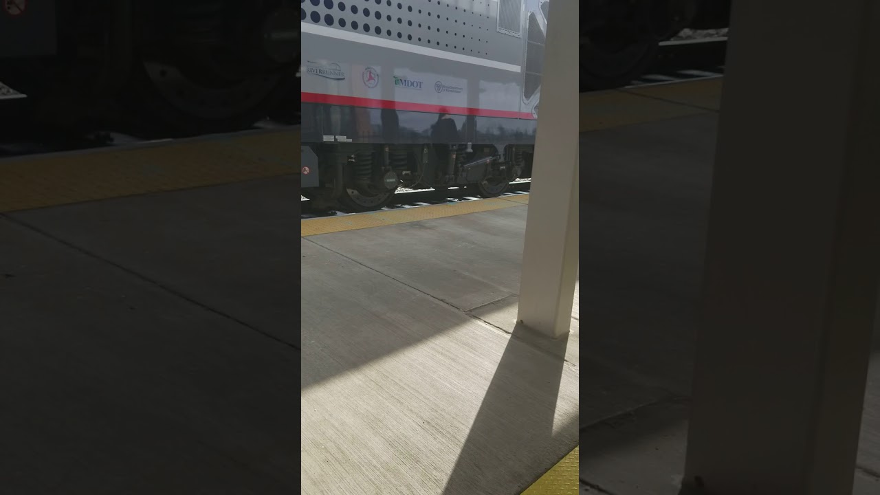 Siemens Charger SC-44 Engine sound up close - YouTube