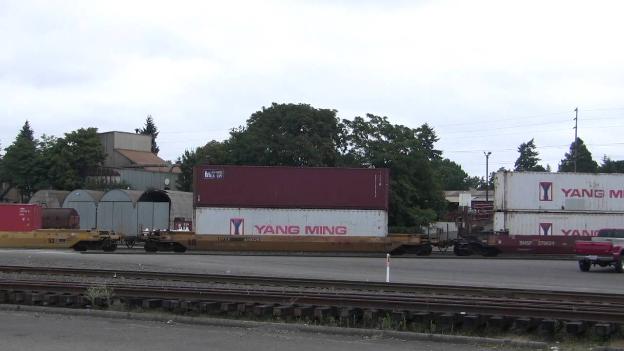 BNSF 4553 With CSX 7913 Lead A Stack Train @ Vancouver, WA w Canon HF11 ...