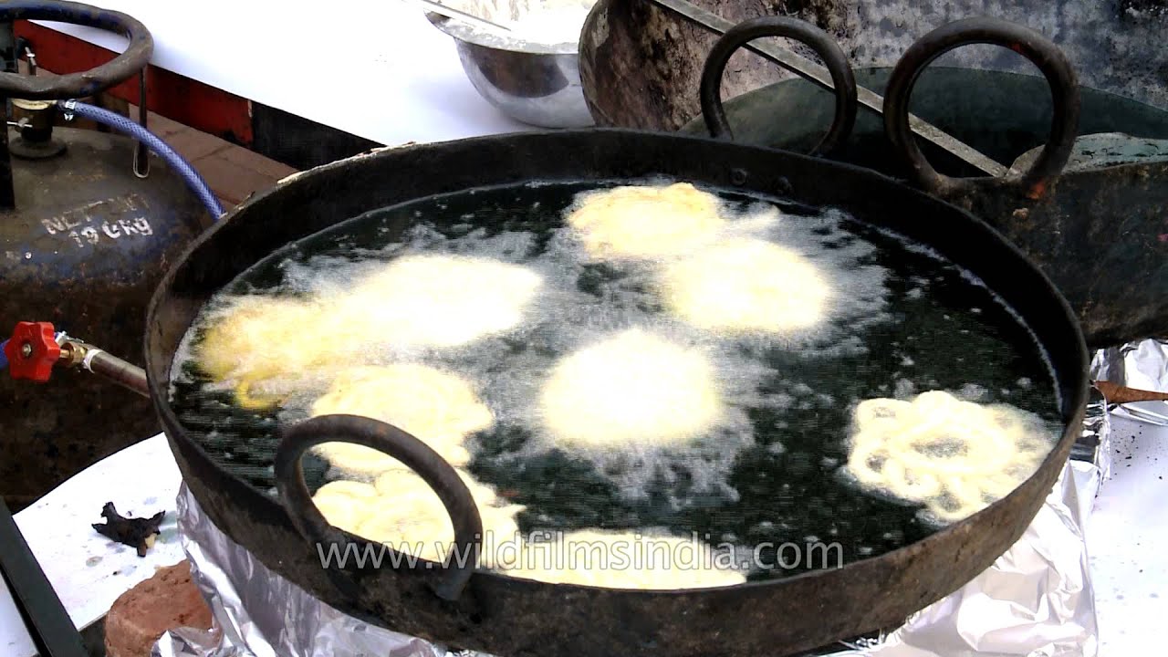 Delicious rabri jalebi from Patna - YouTube
