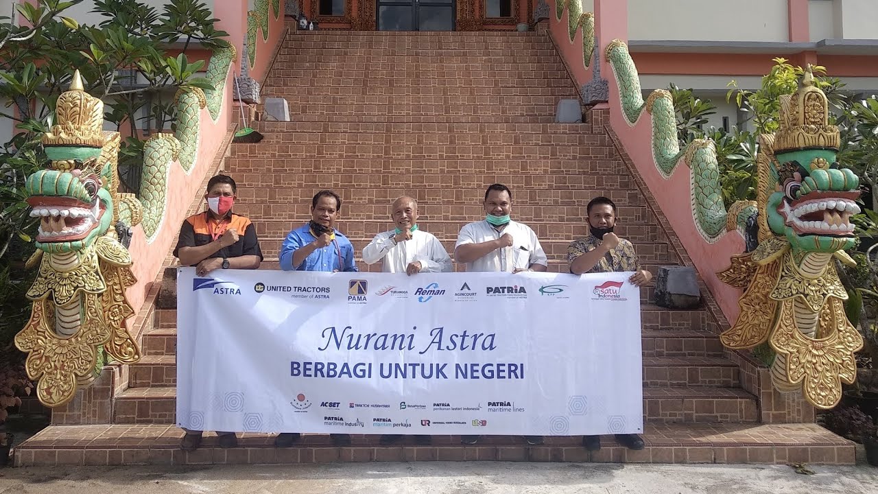 Nurani Astra Berbagi untuk Negeri - Pura Giripati Mulawarman - YouTube