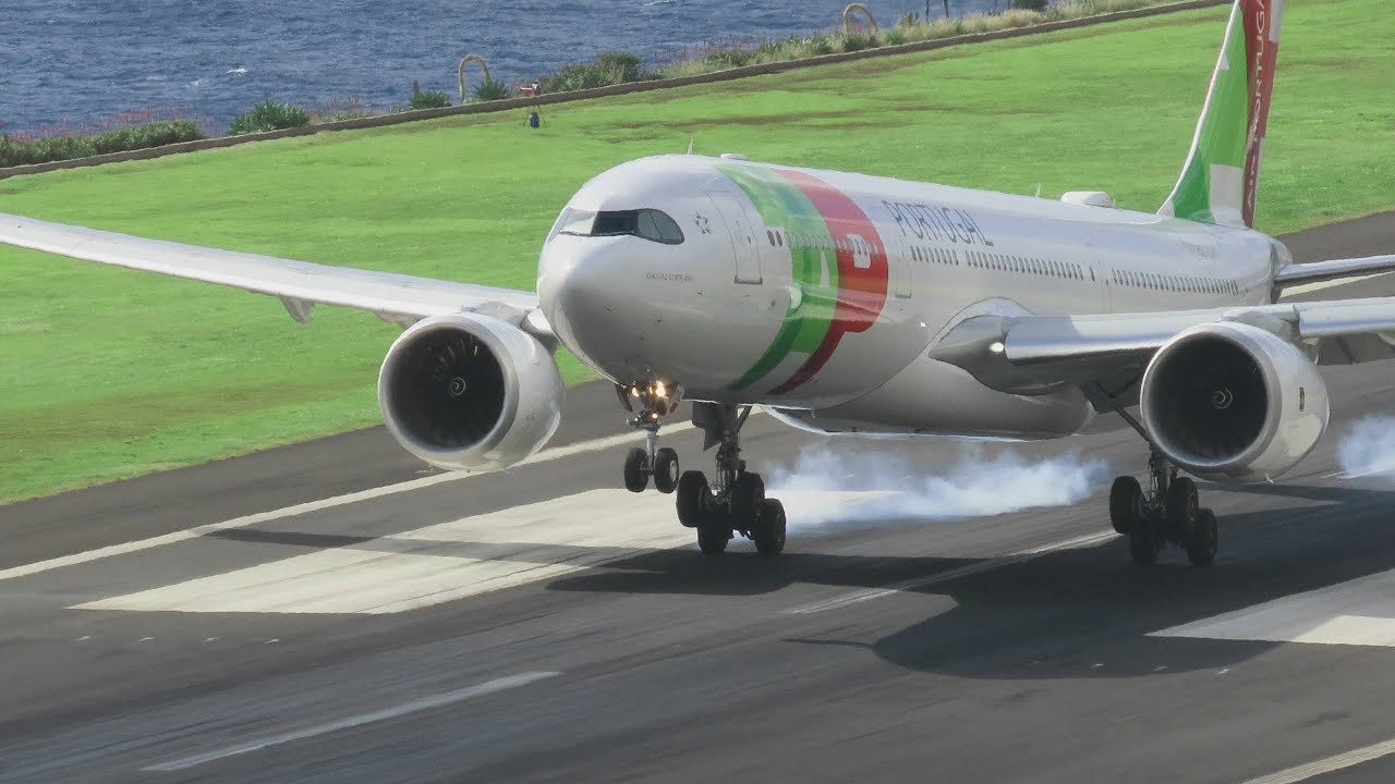 a330-900 BUTTER MACHINE Landing at Madeira - YouTube