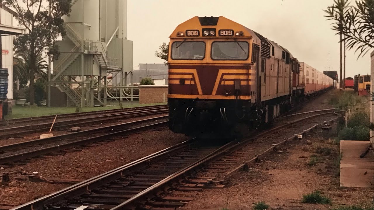 Turn it up 6280 The TNT 🧨 train. - YouTube