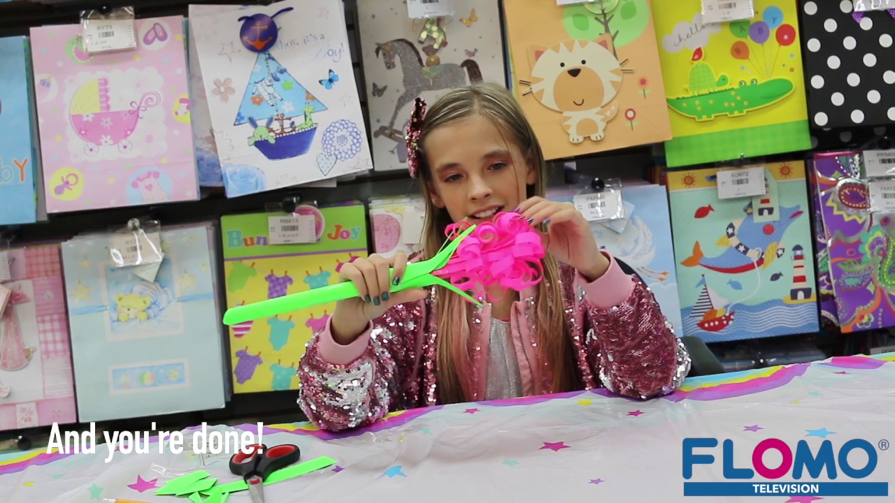 Estella makes Curly Paper Flowers with FLOMO! - YouTube