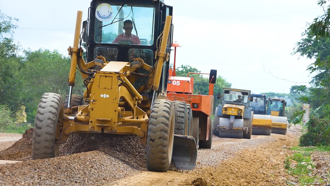 Technique For Mixing Gravel 100% Completed For Base Course Road ...