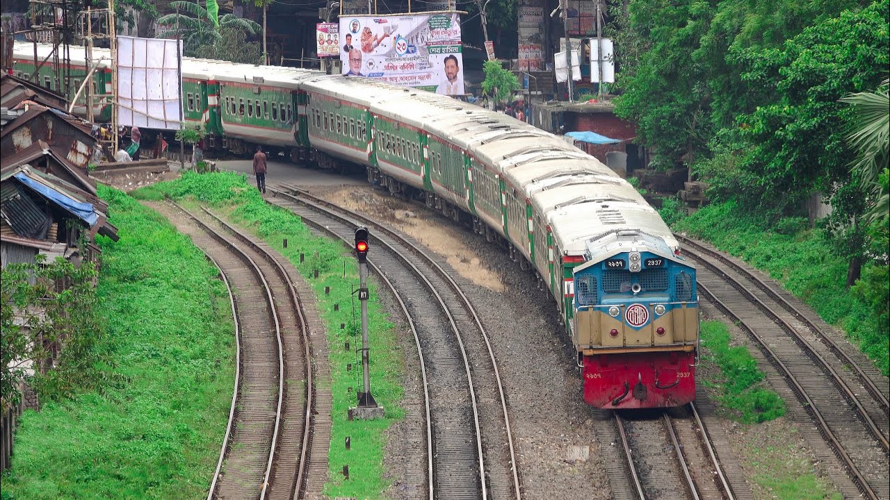 Upaban Express Train arriving at Dhaka Railway Station || Bangladesh Railway - YouTube