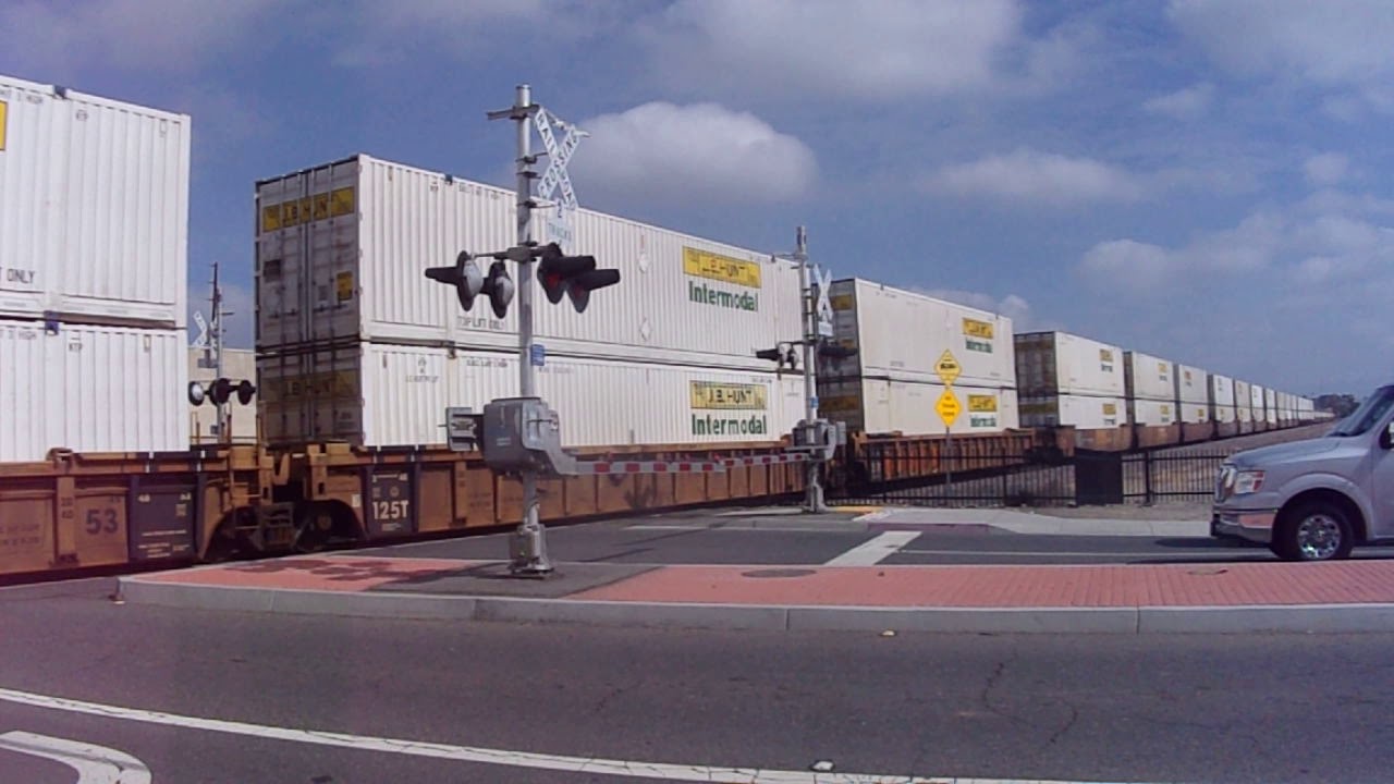 BNSF 7604 Westbound Leads Mainly J.B. Hunt Containers Thru Riverside ...