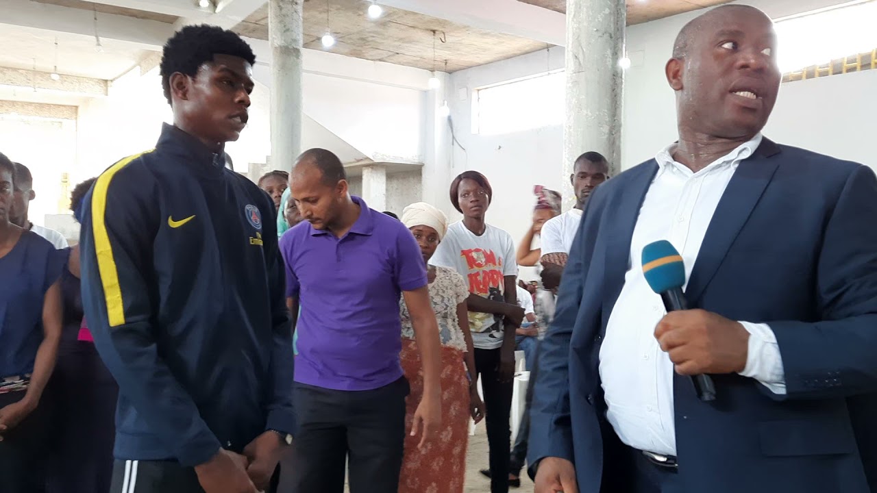 Cura divina só aqui na igreja Terra da Solução com o Pastor Emeka ...