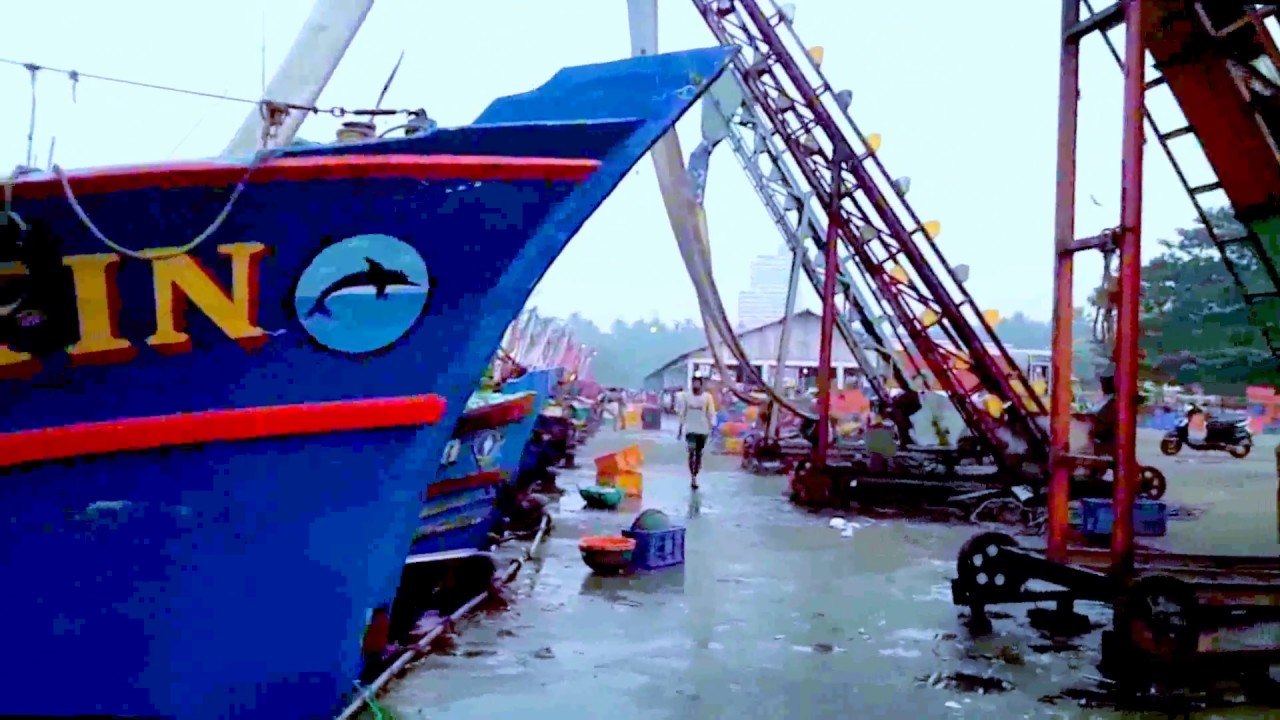 fishing boat & calicut beach (kerala india) - YouTube