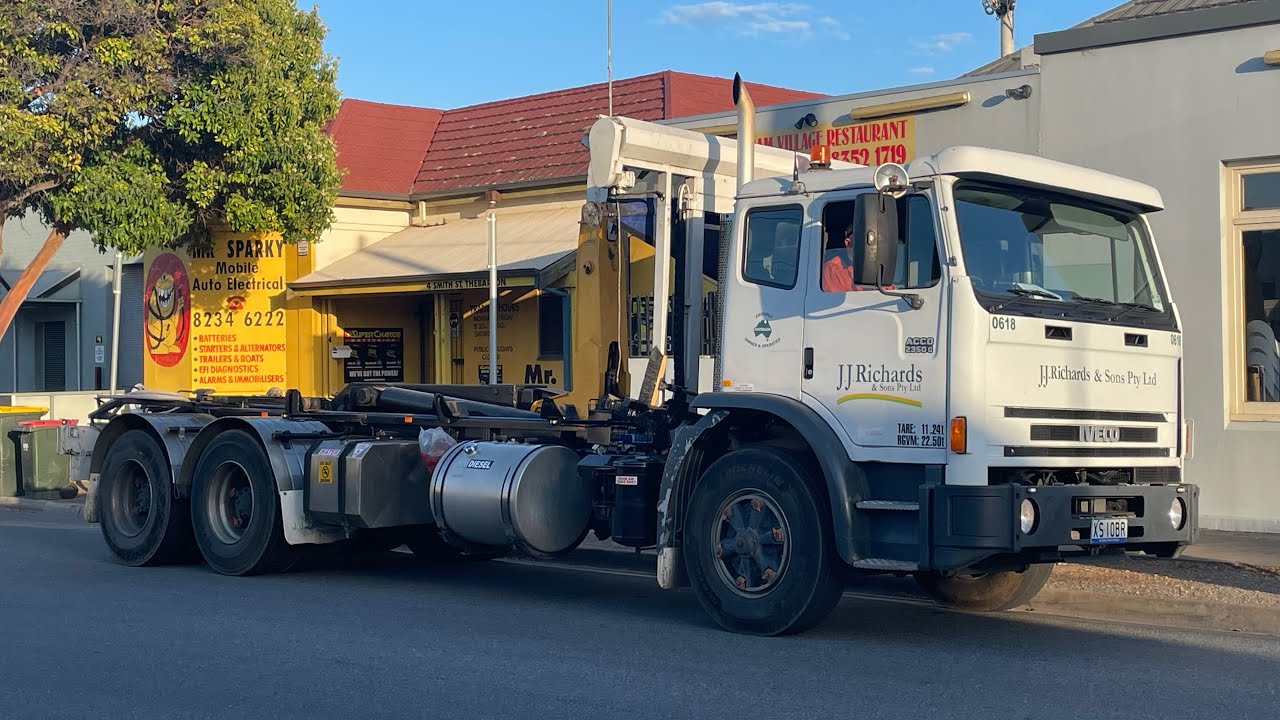 JJ Richards Hook Lift 0618 - YouTube