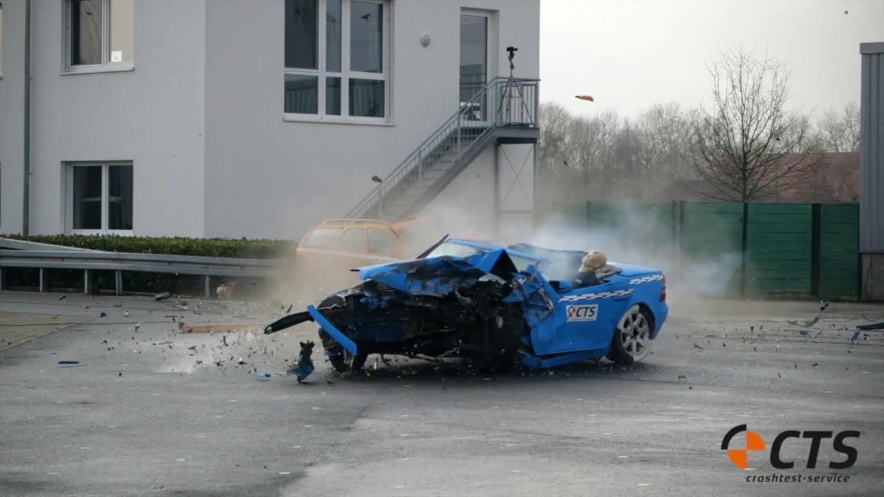 Oncoming traffic collision: Opel Vectra B vs. Mercedes SLK R170 - YouTube