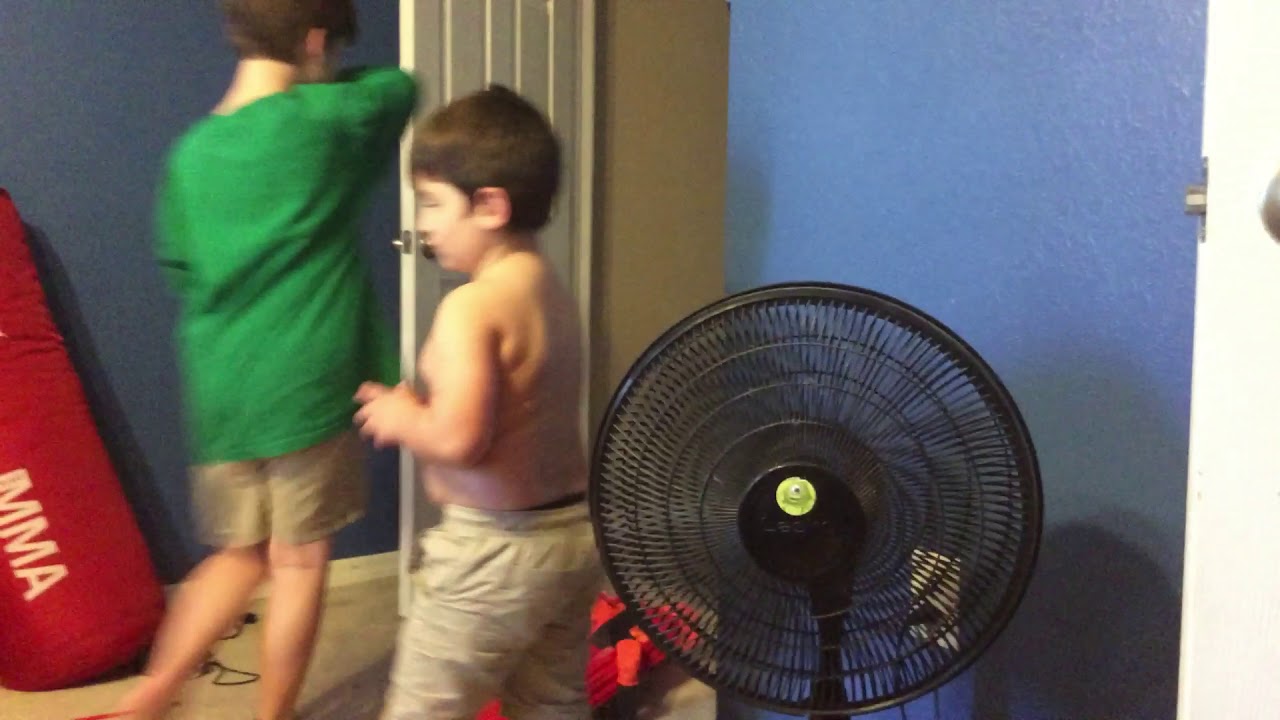 the kid that can't stop farting must watch!!!!💩💩💩 - YouTube
