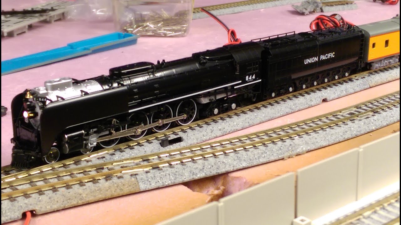 Kato FEF-3 first run around - YouTube