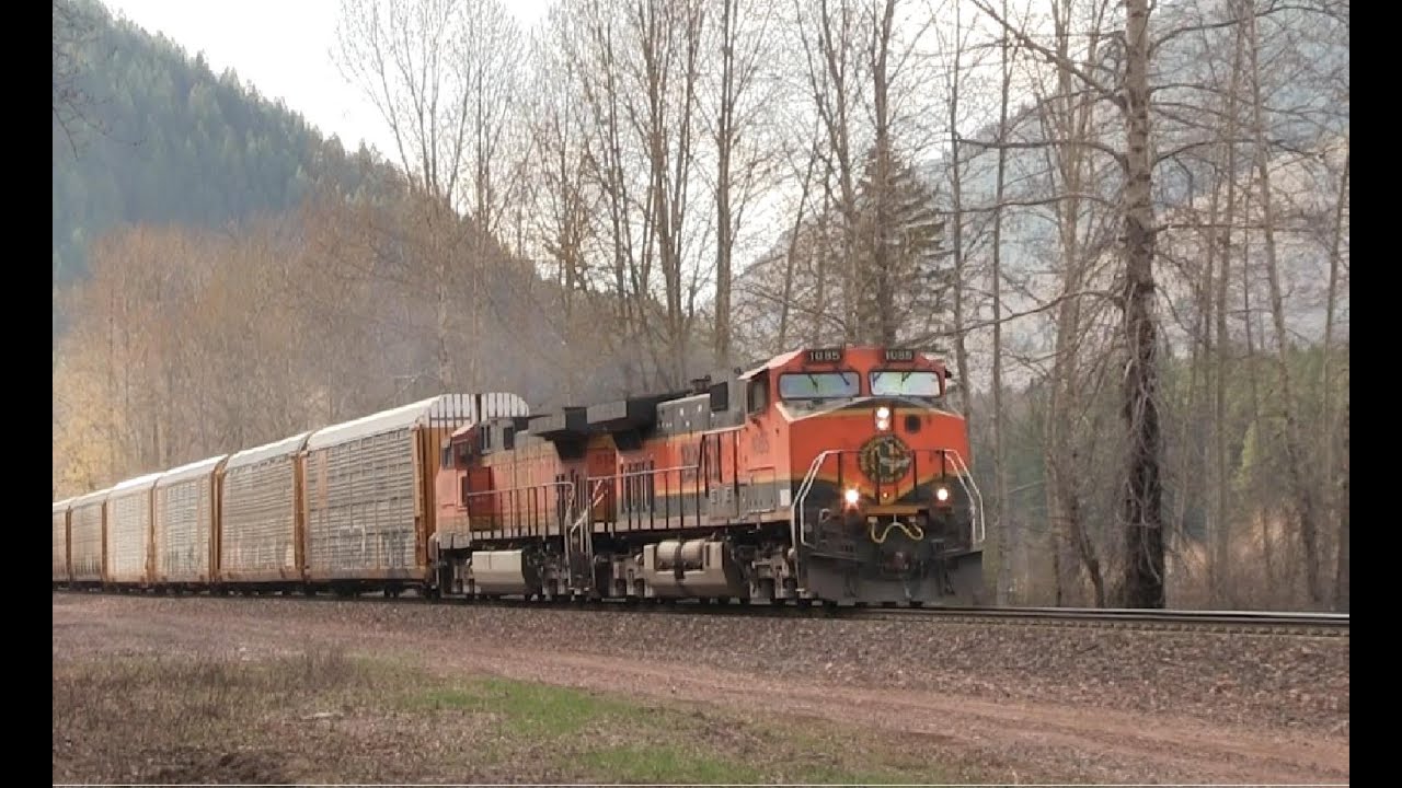 BNSF Train Spotting HD: BNSF 1085 & 5120 Leads BNSF Autorack Train East ...