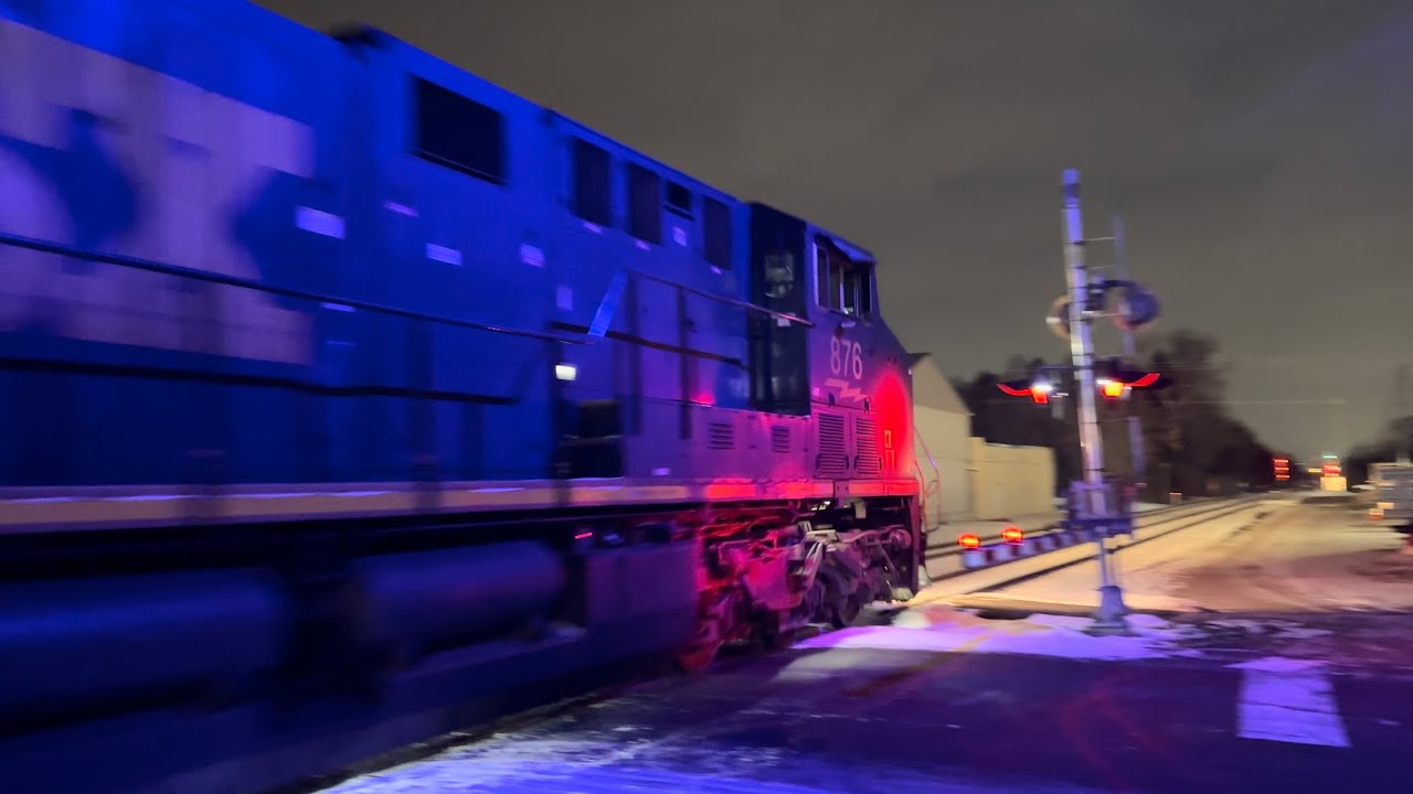 1/13/25 - CSX #876 GE ES44AC clears the Plymouth Diamond and heads EB ...