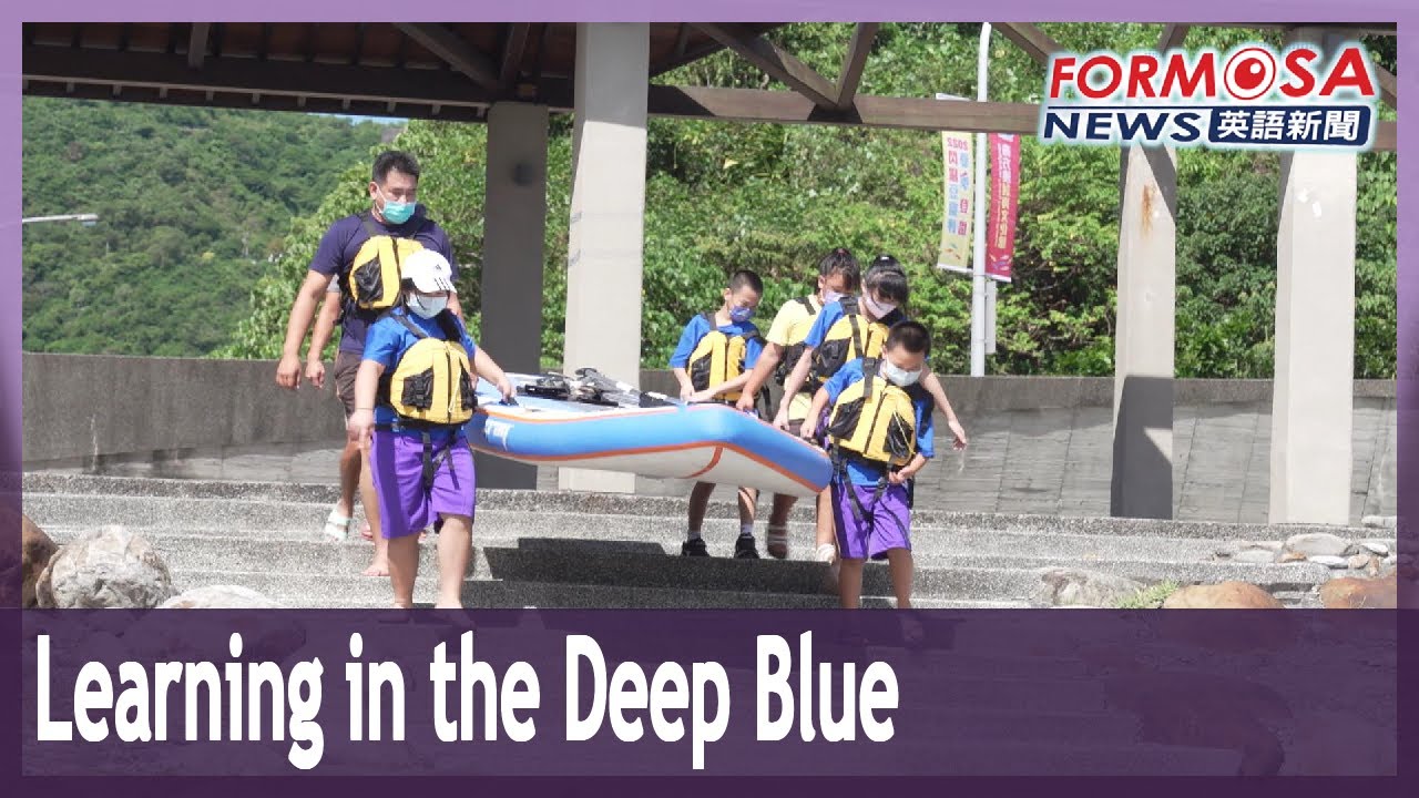 Schoolchildren learn about the ocean with activity-packed curriculum ...